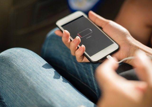 When and why should you replace your mobile phone battery? - Tech Stuffed